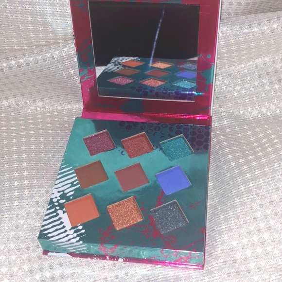Hank & Henry | Makeup | Hank Henry Living In Color Eyeshadow Palette ...